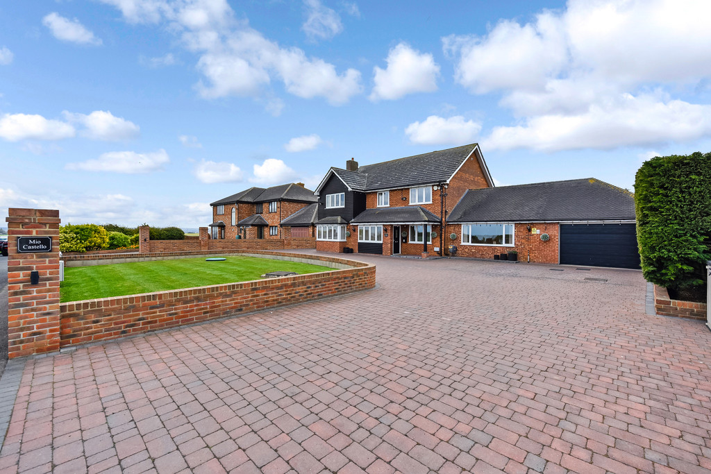 Property in Ratcliffe Highway, St. Mary Hoo, Rochester, Kent, ME3 8RJ