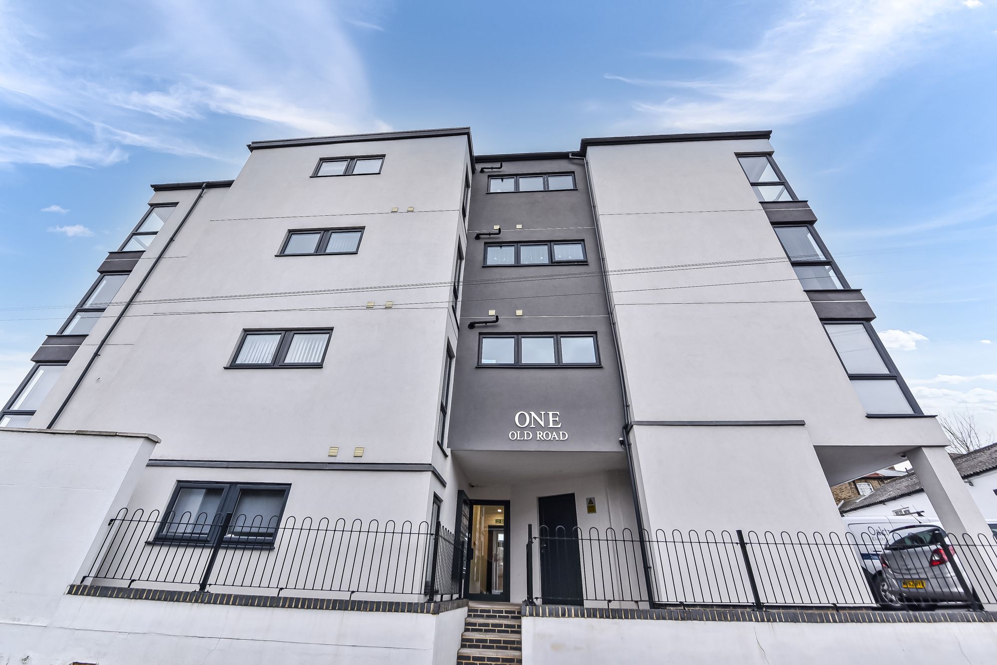 Property in Flat , Old Road, Chatham, Kent, ME4 6BJ