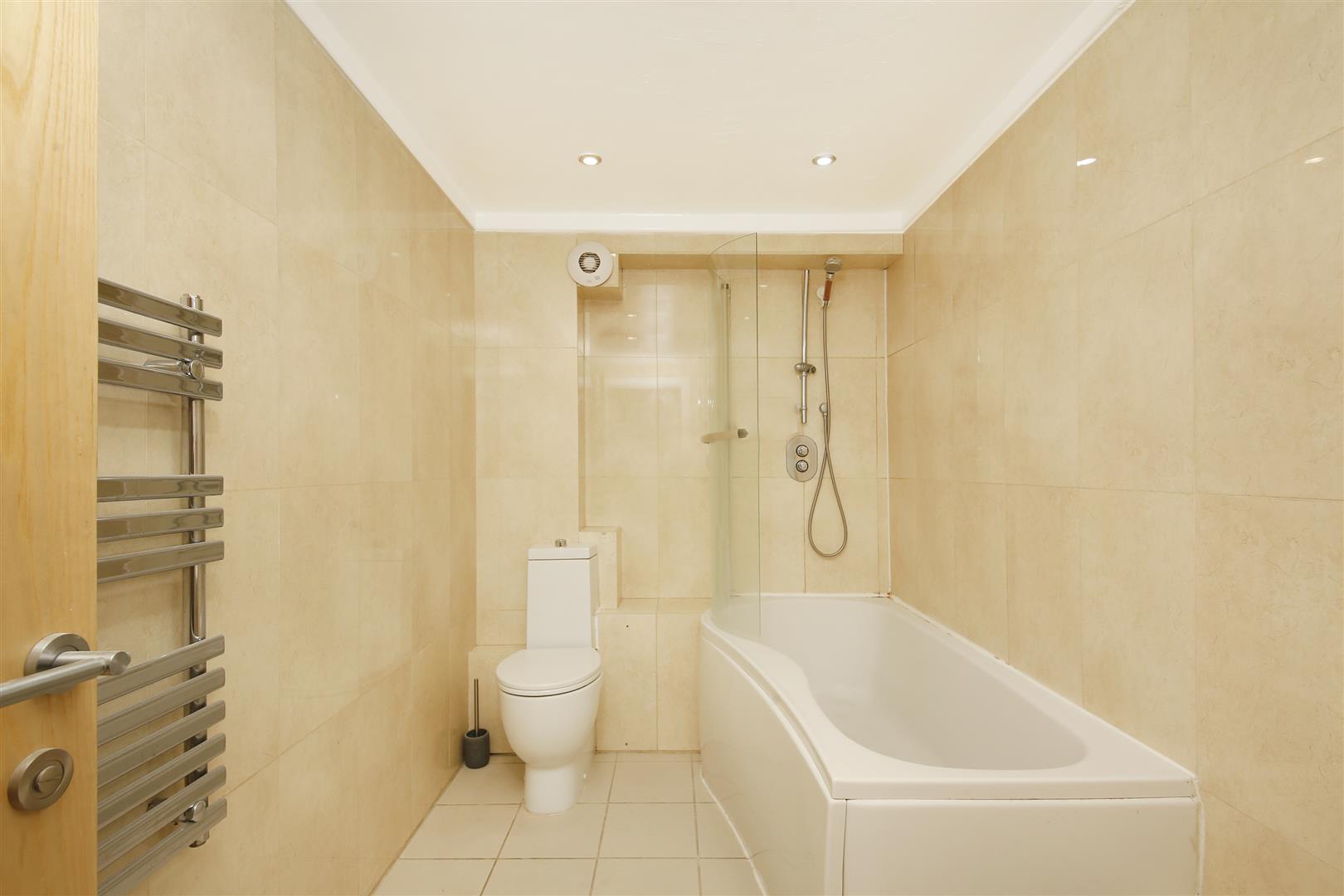 Property in Tower Bridge Road, London, SE1 4TL