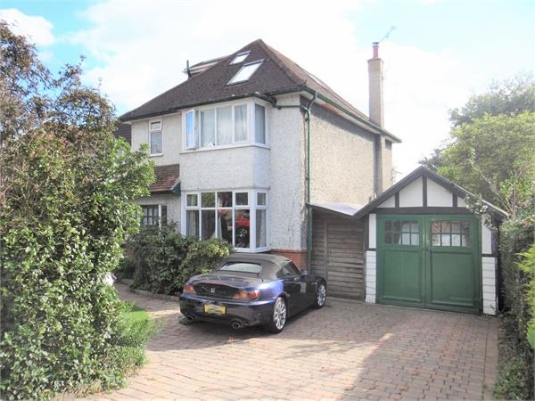 Property in Mill Hill, NW7, NW7 3PU