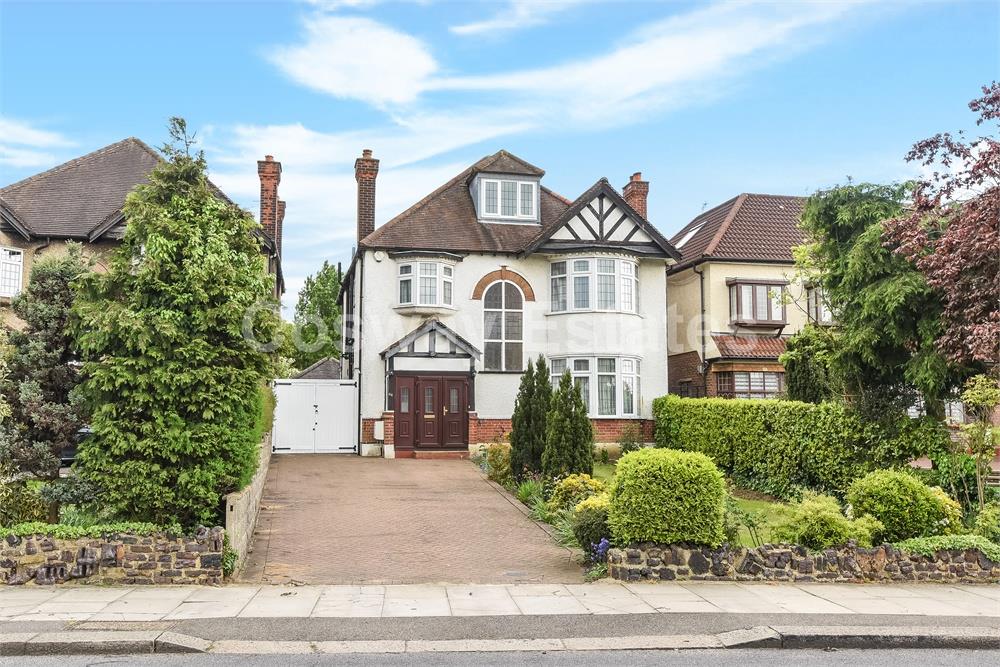 Property in Uphill Road, LONDON, NW7 4QE