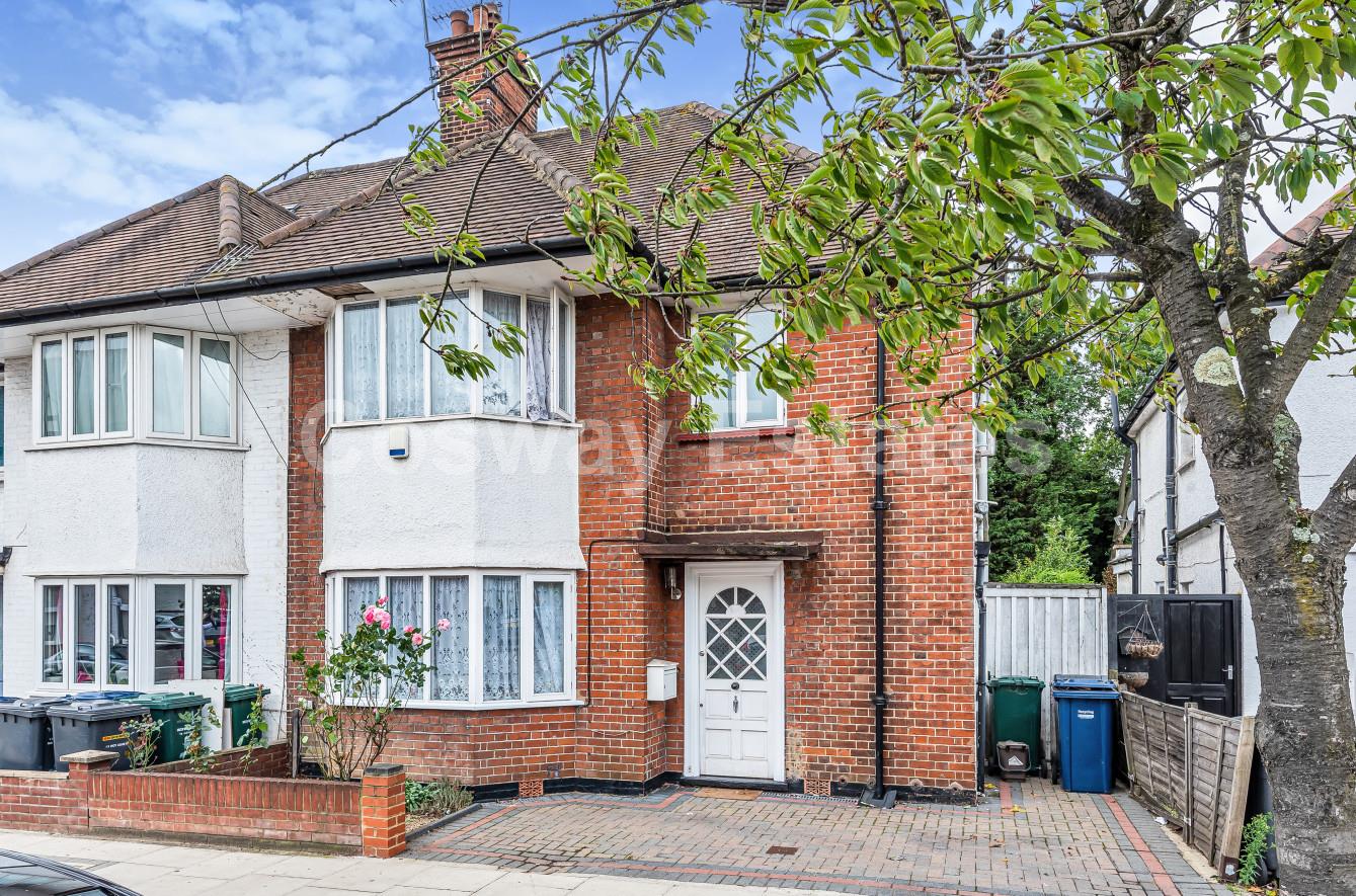 Property in Millway, Mill Hill, NW7 3QR