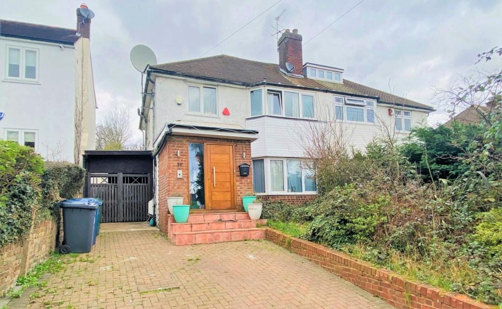 Property in Wise Lane, London, NW7 2RE