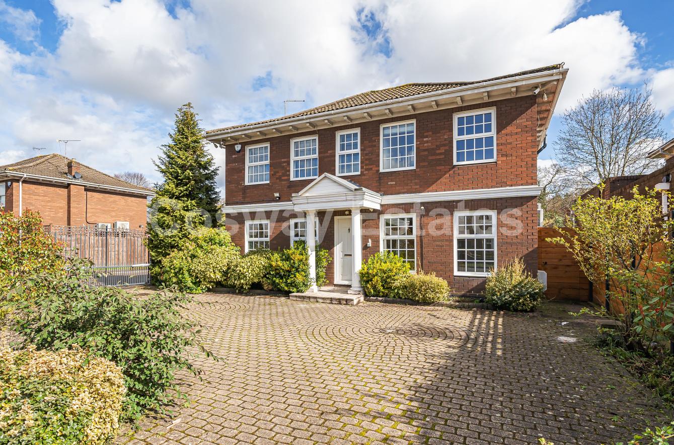 Property in Flower Lane, London, NW7 2JN