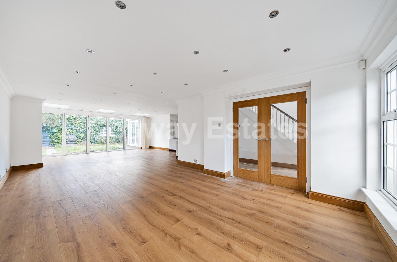 Property in Flower Lane, London, NW7 2JN