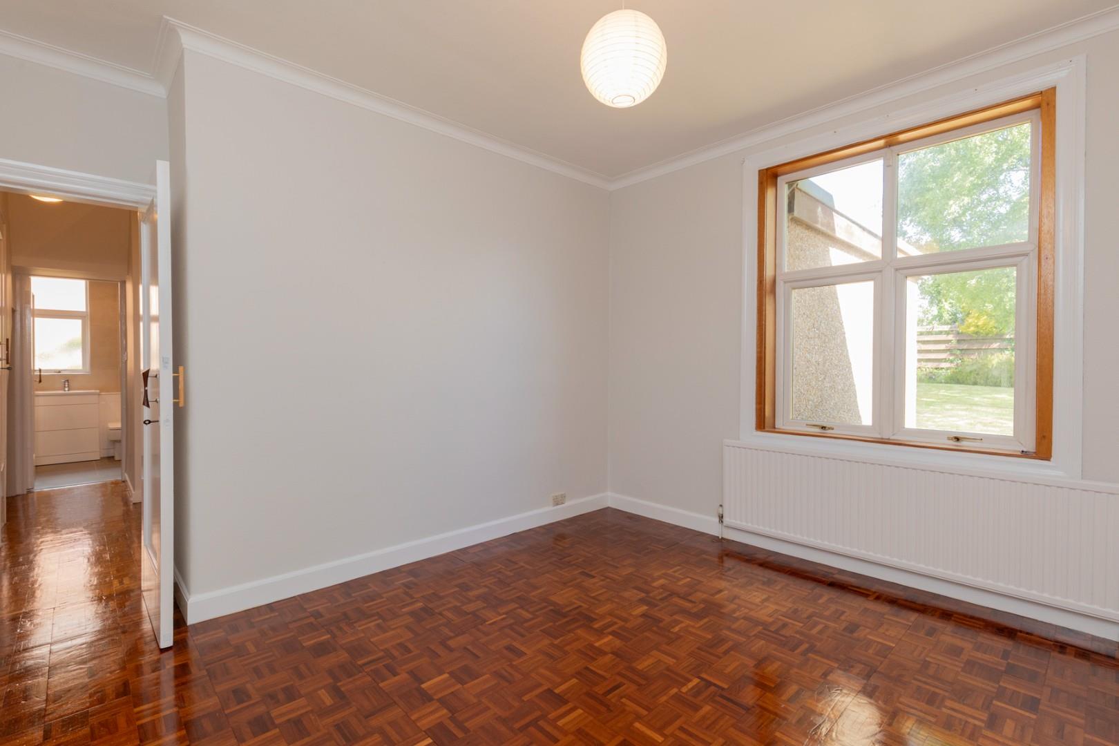 Property in West Chapelton Avenue, Bearsden, Glasgow, G61 2DJ