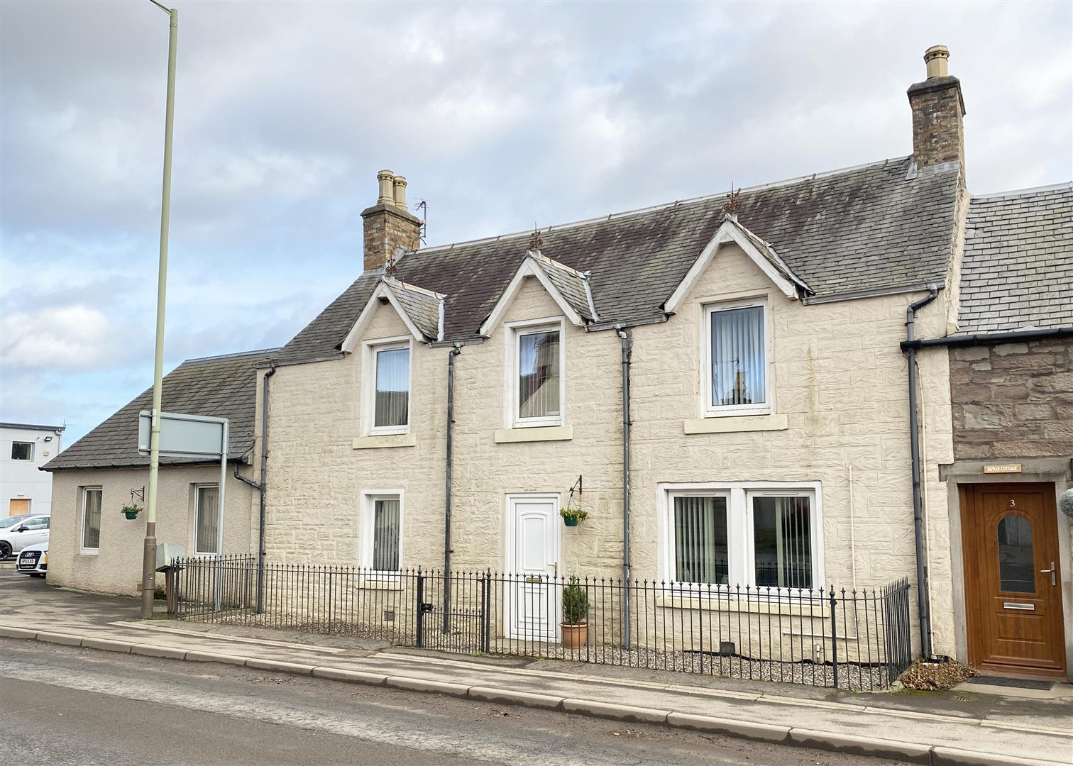 Property in High Street, Burrelton, PH13