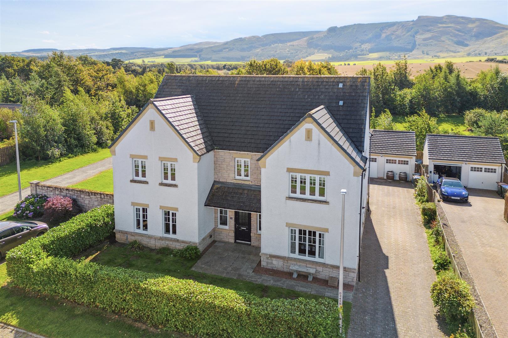 Property in Graemeslea View, Aberuthven, PH3