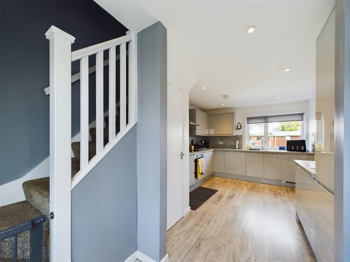 Property in Paradise Place, Bridge Of Earn, PH2