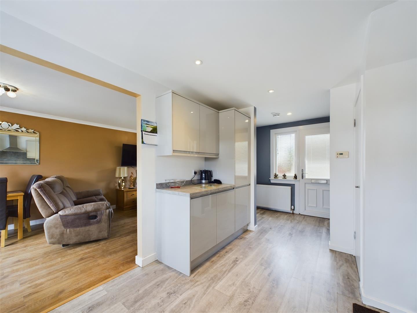 Property in Paradise Place, Bridge Of Earn, PH2