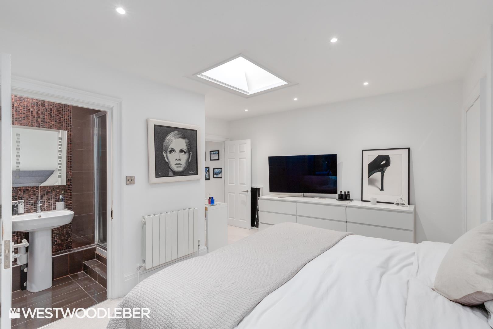 Property in Womleybury Manor, Church Lane, Broxbourne, EN10 7QE