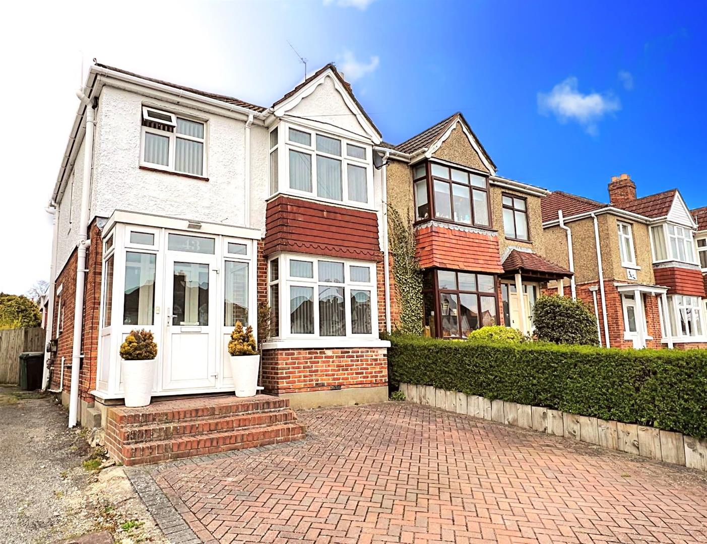 Property in First Avenue, Portsmouth, PO6