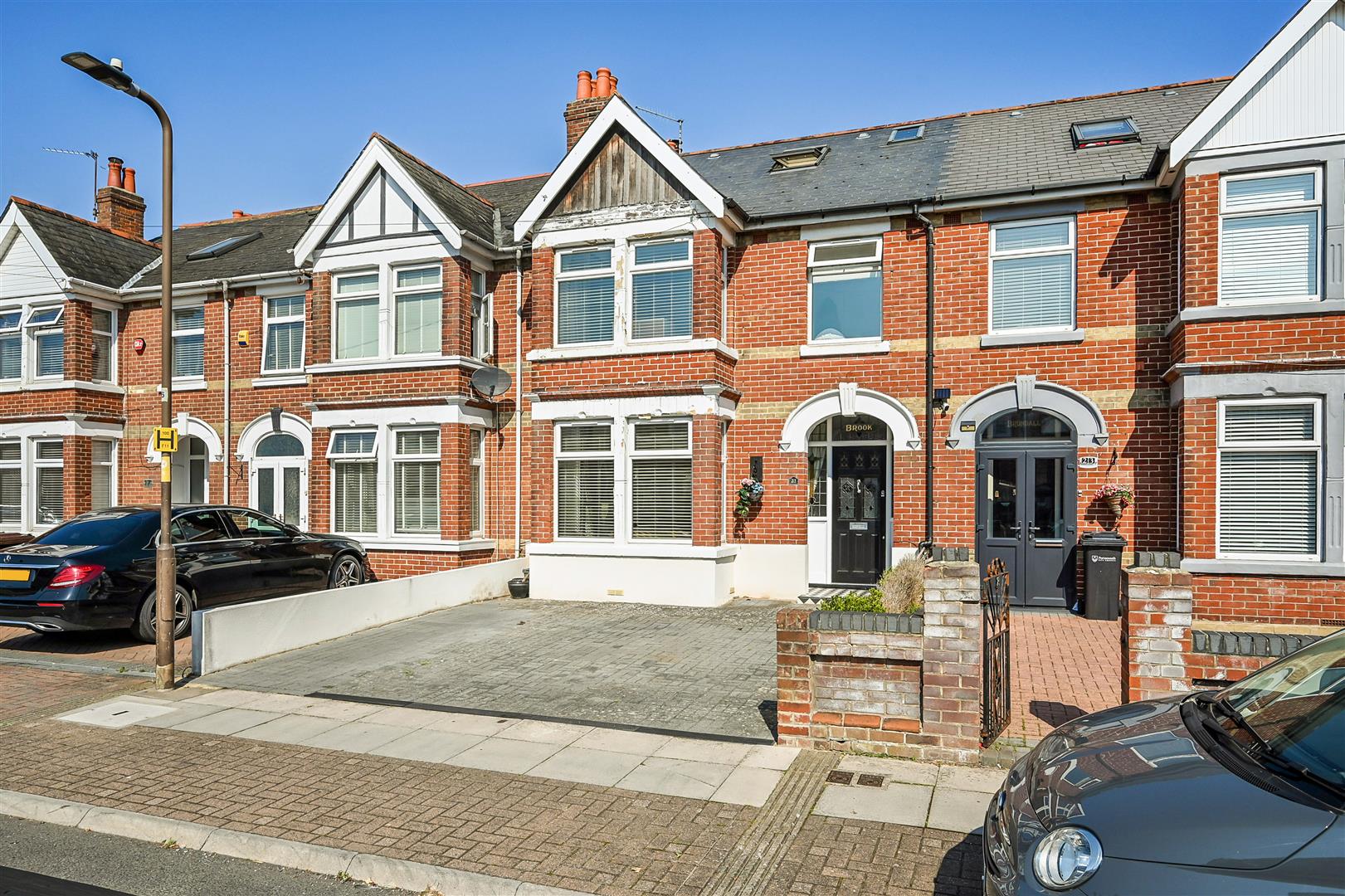 Property in Lonsdale Avenue, Portsmouth, PO6